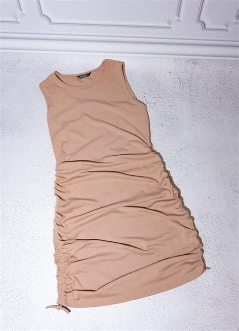 Стильна сукня з затяжками по фігурі від Shein розмір L — ціна 250 грн у каталозі Короткі сукні