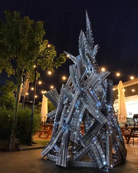 ΤΟ ΠΙΟ ΠΡΩΤΟΤΥΠΟ ΧΡΙΣΤΟΥΓΕΝΝΙΑΤΙΚΟ ΔΕΝΤΡΟ ΕΙΝΑΙ ΣΤΗ ΛΕΥΚΩΣΙΑ Dolce