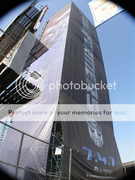 Worlds Tallest Billboard 30 Story Transformers Billboard In Hollywood Engineering A New World