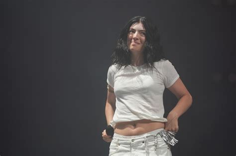 Lorde Plays Virgin At Surprise Glastonbury Show