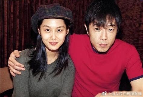 52岁朱茵现状曝光住深山残屋开97年破车昔日女神怎么了