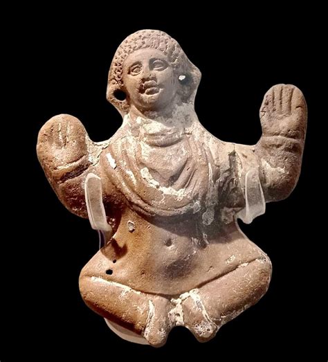 لها أصول يونانية وقبطية متحف الآثار بمحافظة الإسماعيلية يسلط الضوء على عروسة وحصان المولد صور