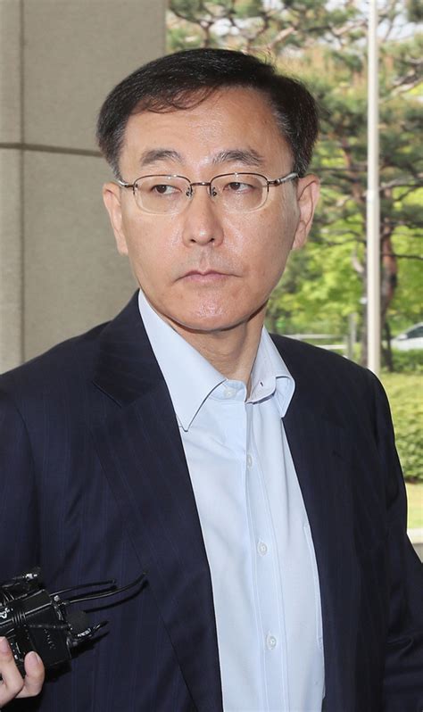 김수남 前 검찰총장 50억 클럽 명단 공개 손배소 패소 서울경제