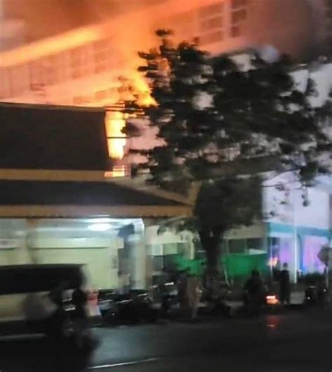 Update ៖ សោកនាដកម្មដោយសារអគ្គិភ័យសម្លាប់បុគ្គលិកជាច្រើននាក់នៅក្រុងប៉ោយប៉ែត សារព័ត៌មាន នគរវត្ត