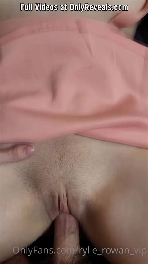 Hot Babe Masturbating