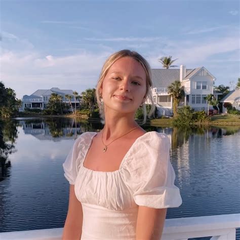 Claire Clairerayle • Threads Say More