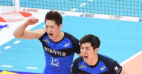 사진 블로킹 득점 올리고 기뻐하는 문성민 김재휘