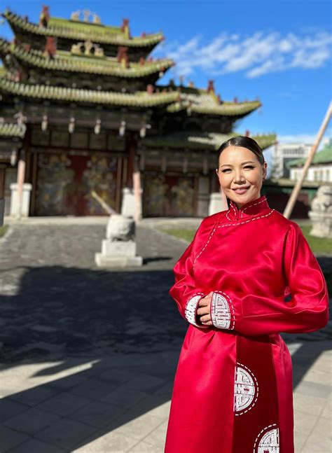 Дуучин Г Эрдэнэчимэг “луугийн ээж” болмоор байгаагаа удаа дараа хаяглав ТАС МН