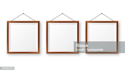 벽 빈 나무 그림 프레임에 매달려 현실적인 현대 포스터 모형 나무의 질감빈 사진 프레임 아트 갤러리 벡터 일러스트레이션 0명에 대한 스톡 벡터 아트 및 기타 이미지 Istock