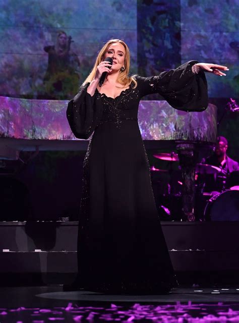 Adele Wears Flamboyant Low Cut Gown For Final Show You Should See The
