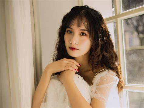 窗边 三山静晓 站酷ZCOOL