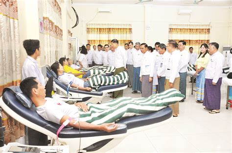 ဒုတိယဝန်ကြီးချုပ်နှင့် ပြည်ထောင်စုဝန်ကြီး ဗိုလ်ချုပ်ကြီးမြထွန်းဦး ပို့ဆောင်ရေးနှင့်ဆက်သွယ်ရေးဝန