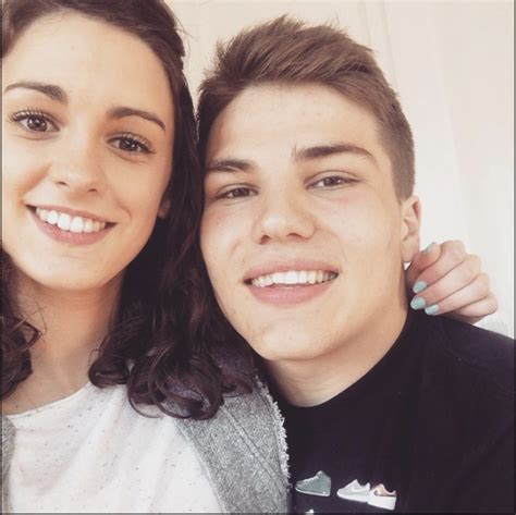 Antoine Dupont La Star Du XV De France Est Elle En Couple Le