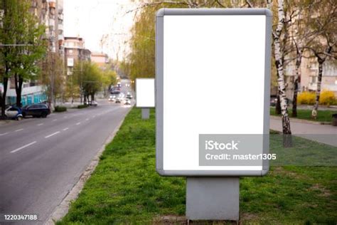 주변 도시에서 광고를위한 빈 도시 조명 텍스트 이미지 디자인을위한 카피 스페이스 0명에 대한 스톡 사진 및 기타 이미지 0명 간판 거리 Istock