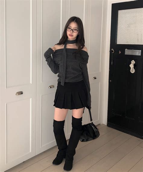 니어웨어 더비 스웨이드 플리츠 미니 스커트 2color