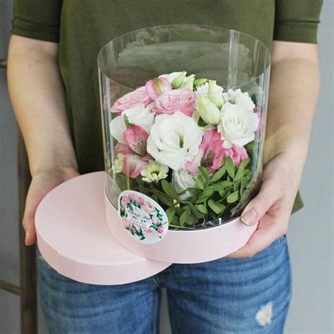 Композиция в прозрачной шляпной коробке цветы композицияизцветов композиция букет Flowers