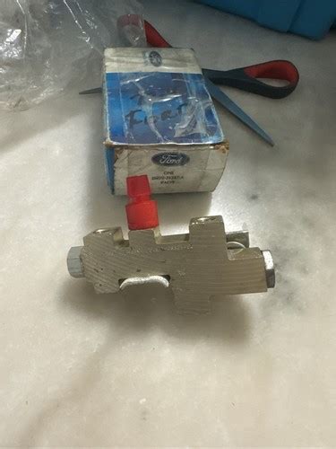 Nos 1974 1976 Ford Maverick Brake Valve Assy D4dz 2b257 A Ebay