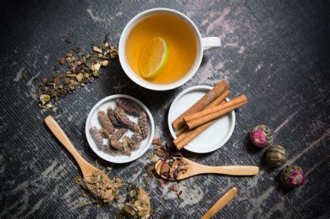 다른 검은 색과 녹색 건조 한 차 뜨거운 차의 장미 싹 컵 음식 배경 0명에 대한 스톡 사진 및 기타 이미지 0명 2015년 가을 Istock