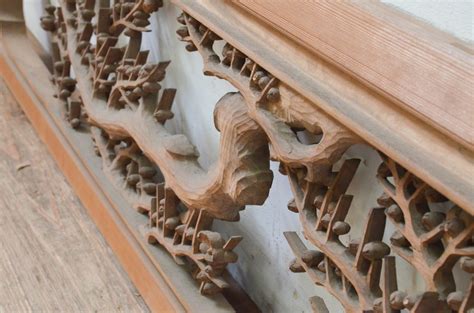 アンティーク建具 越中 井波彫刻 明雲作 繊細な菊竹梅のデザインが目を惹く両面彫刻欄間2枚セット 明り取り明かり取り在銘 R