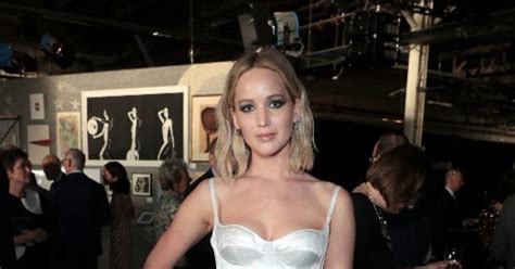 [엑s 할리우드] 제니퍼 로렌스 누드 사진 유포범 징역 8월 실형 선고