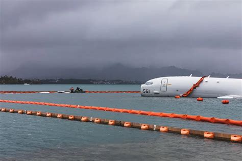 Photos Navy Makes Progress On Recovering P 8 Aircraft From Kaneohe Bay