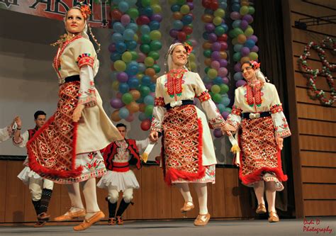 Де Танцов Ансамбъл Здравец Folk Dance Ensemble Zdravets