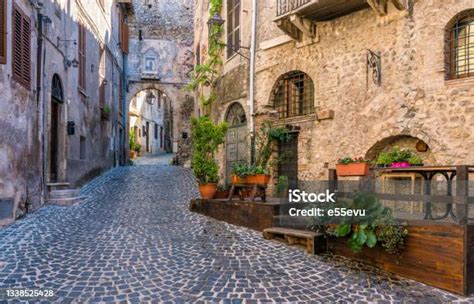 이탈리아 로마 지방의 아름다운 작은 마을 팔롬바라 사비나의 경치 라치오 이탈리아에 대한 스톡 사진 및 기타 이미지 라치오 이탈리아 마을 0명 Istock