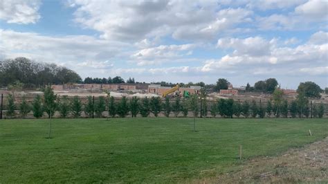 Събота и неделя насипахме над 500 тона натрошени камъни за комплекса от… Румен Янков