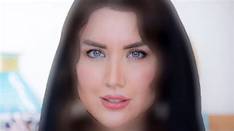 این عروسک باربی خانم بازیگر جذاب و چشم رنگی ایرانی است نازنین صلح جو