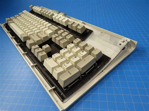 1986 IBM Model M 1390120 Made By IBM 17 DEC 86 ClickyKeyboards