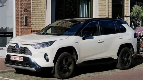 Українці стали вдвічі частіше купувати гібридні авто Які моделі найпопулярніші Читайте на Ukr Net