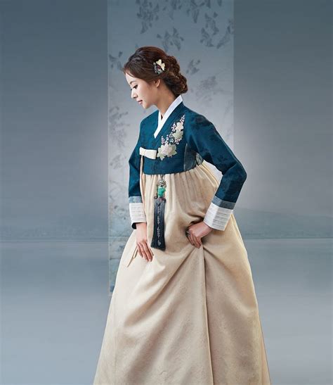 세련된 느낌을 주는 혼주한복 자수디테일이 살아있는 한복이랍니다~ 혼주한복 한복 신부어머니 어머니한복 Koreantraditionalclothes