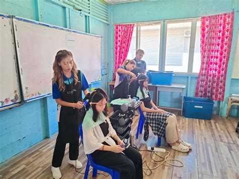 Sukarelawan Solekan Dan Dandanan Rambut Sempena Program Makan Malam Amal Sekolah St Joseph Papar