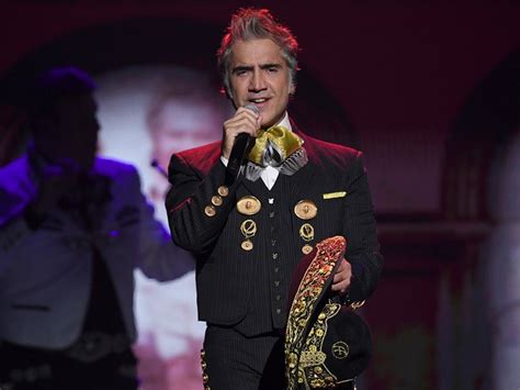 Mexican Singer Alejandro Fern Ndez Roasted Over Bulge In Tight Leather Pants