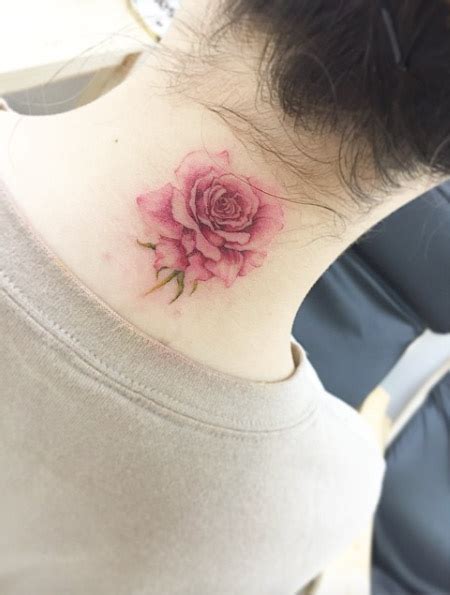 40 Beautiful Back Neck Tattoos For Women Tattooblend