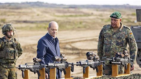 Bundeskanzler Olaf Scholz Besucht Gefechts Bung Der Bundeswehr