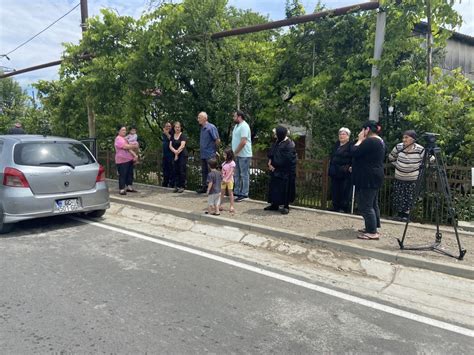 სახლები დაგვებზარა ავტომობილები ეზოში ვერ შეგვყავს რას აპროტესტებენ ოზურგეთში