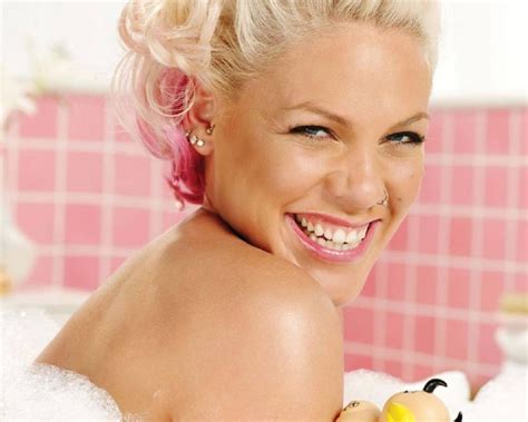 PINK Kate Hudson Women Crush GirlfriendsMeet Blog