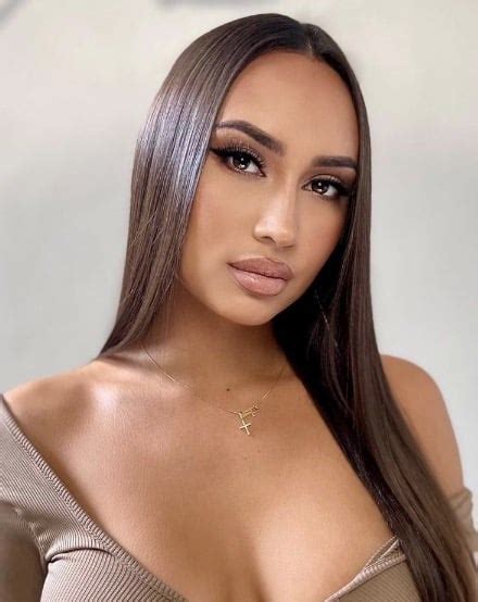 Astrid Nelsia Elle Saffiche Ultra Sexy Et Fait Monter La Température Sur Instagram Newstories