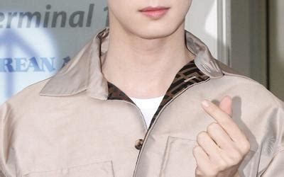 포토 차은우 얼굴 천재의 심쿵 손하트 ZUM 뉴스