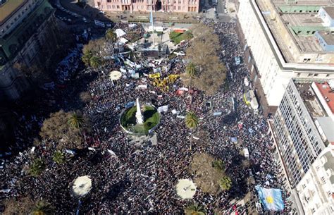 Masiva Marcha En Plaza De Mayo En Apoyo A Cristina Kirchner “el Pueblo