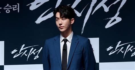 [포토] 남주혁 여심 저격 슈트핏~