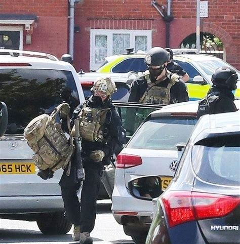 Нови арести в Манчестър Полицията задържа трима заподозрени за терористичния акт