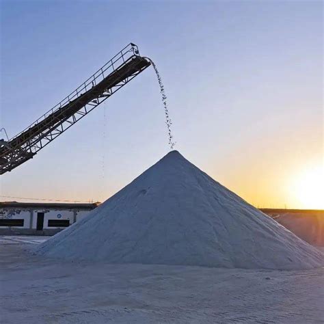 【生产经营】盐碱分公司采盐车间奏响2022年除钙盐生产运行“进行曲” 工作 员工 原料