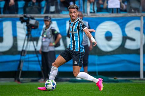 Edu Gaspar Meeting Gremio To Discuss Bitello Transfer To Arsenal