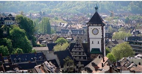 Германия арестува непълнолетен бежанец за убийство на студентка