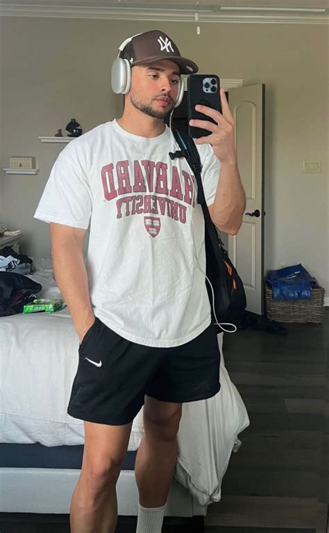 Pin By Wei Hao On Outfits Gym Outfit Men Mens Outfits Mens Workout