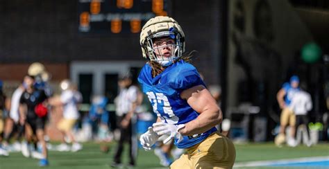 Hair Like Hemsworth Carson Steele Fits The Bill As Uclas New Leading