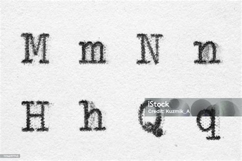 문자 M N H Q와 실제 타자기 글꼴 알파벳 고풍스런에 대한 스톡 사진 및 기타 이미지 고풍스런 복고풍 알파벳 Q Istock