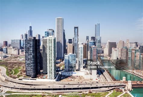 공중 뷰 시카고 스카이라인을 미시간 호수의 잔점박이 앞마당 0명에 대한 스톡 사진 및 기타 이미지 0명 건물 외관 건축물 Istock